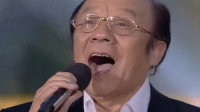 老艺术家翻唱《别看我只是一只羊》,似自带音响,唱出歌剧的感觉