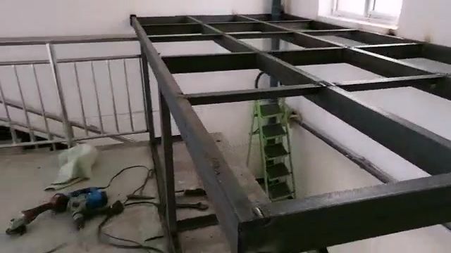 彩钢小伙加工一个二楼钢结构平台,主家打算做一个卫生间,不错