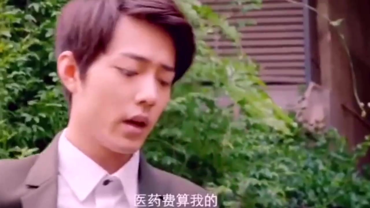 搞笑剪辑:经典名场面,让肖战教你,灭火器正确的使用方法