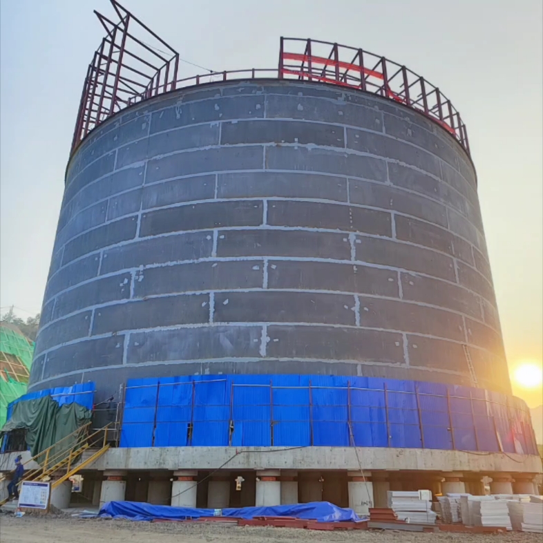 LNG储罐施工现场
