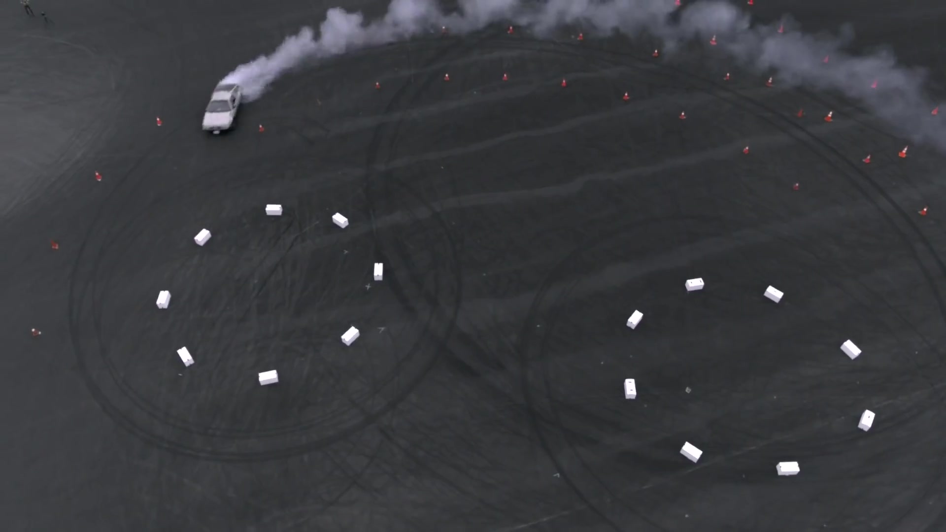 自动驾驶汽车,已经可以实现精确地漂移了!