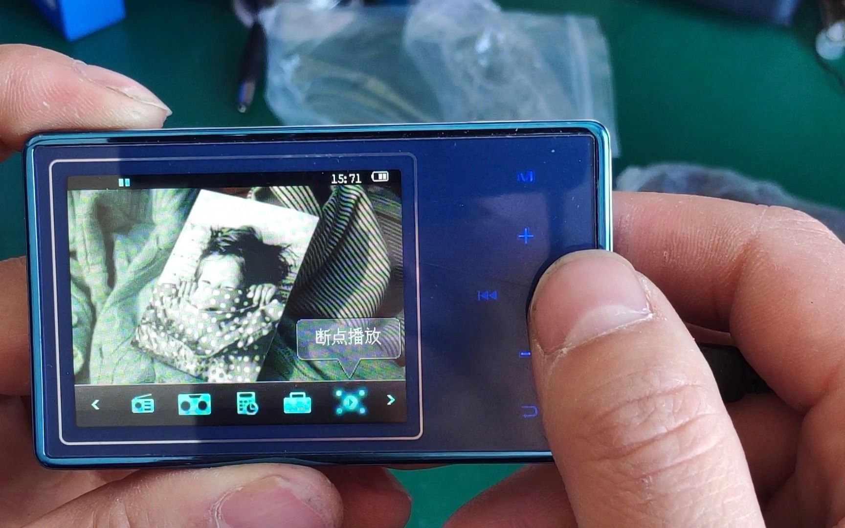 保存多年的MP4播放器,九块五网购一条数据线,视频又能播放了