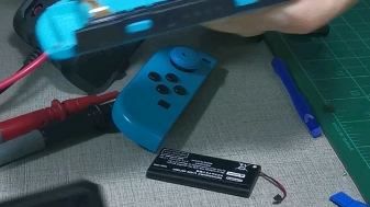 ...joycon手柄插上主机没有反应,不显示识别图标,只能蓝牙连接修理。这...
