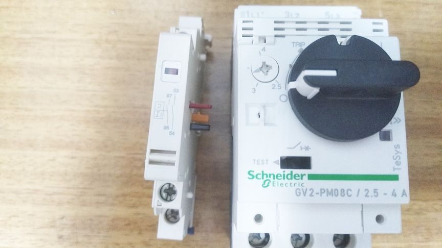 学会使用热磁式电机保护断路器,再也不需要熔断器了,费人费力。