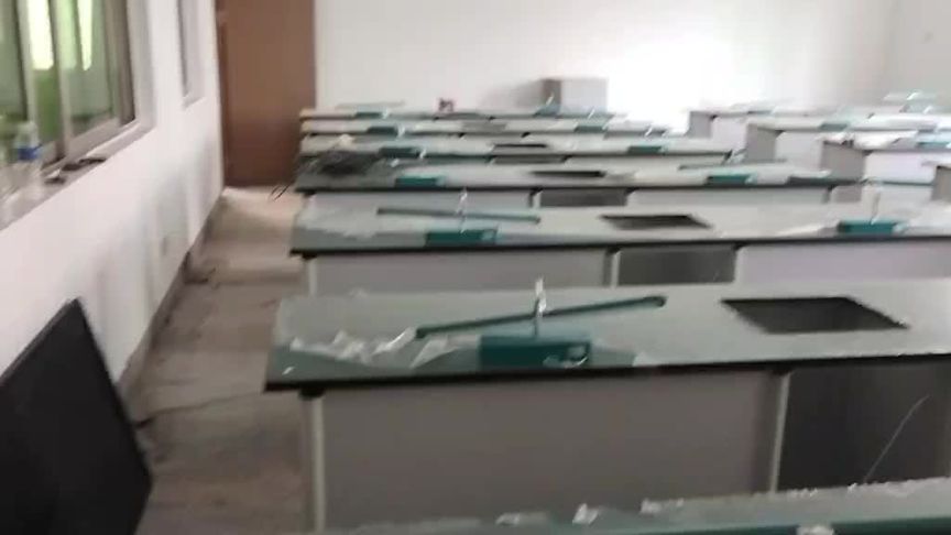 物理实验室安装中,有点小累!