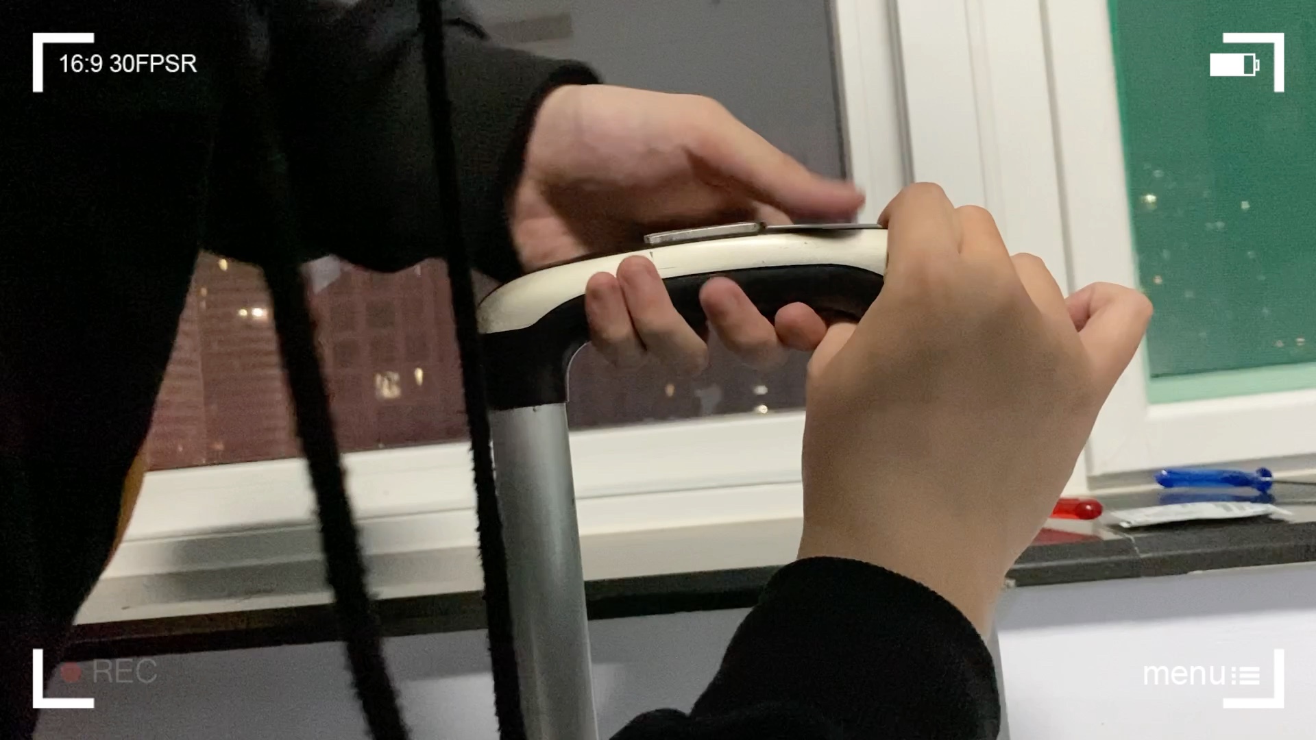 修理行李箱拉杆