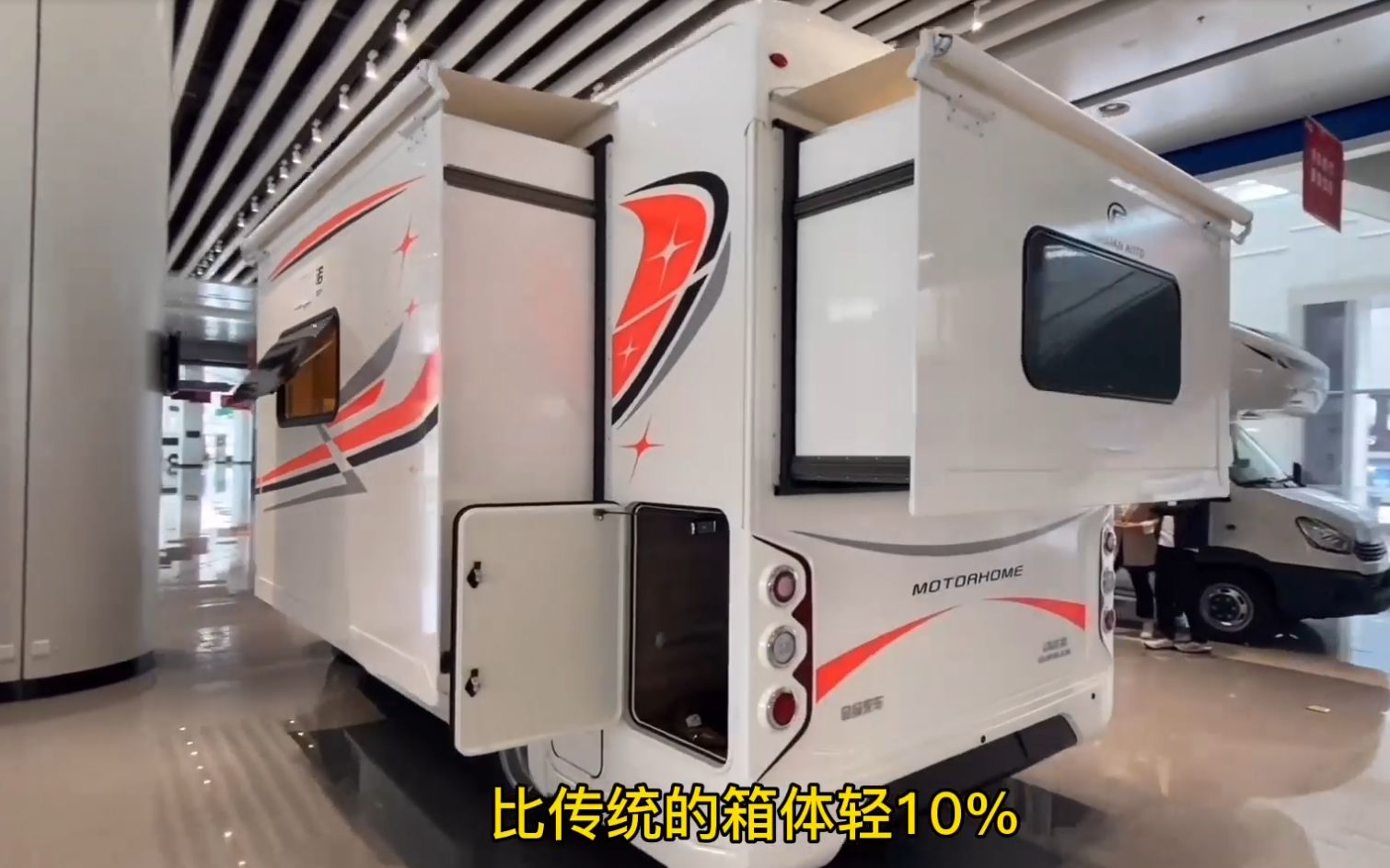 简直是一台可移动的“五星级酒店”,配置齐全双拓展房车你喜欢吗