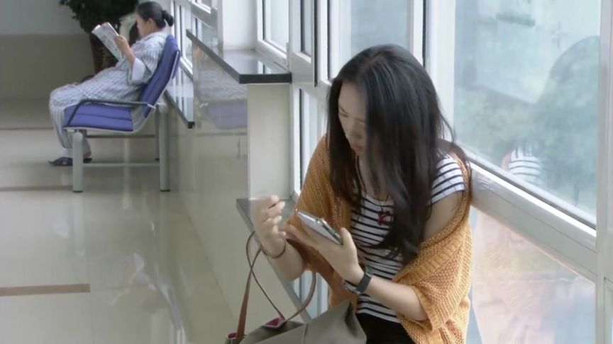 姑娘偷偷把闺蜜的银行卡的卡号拍下来了