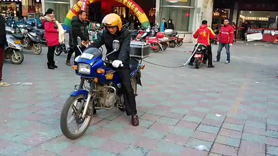 台铃电动车挑战豪爵钻豹125摩托车