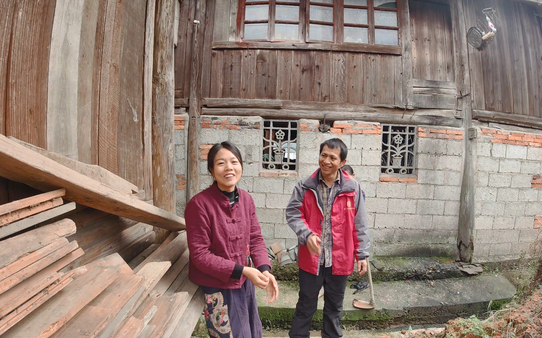 老房子改造建卫生间,化粪池用水泥倒好,还是买塑料桶化粪池好呢