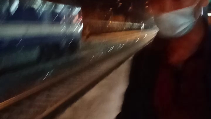 由湛江开往成都东的K873次进金城江火车站