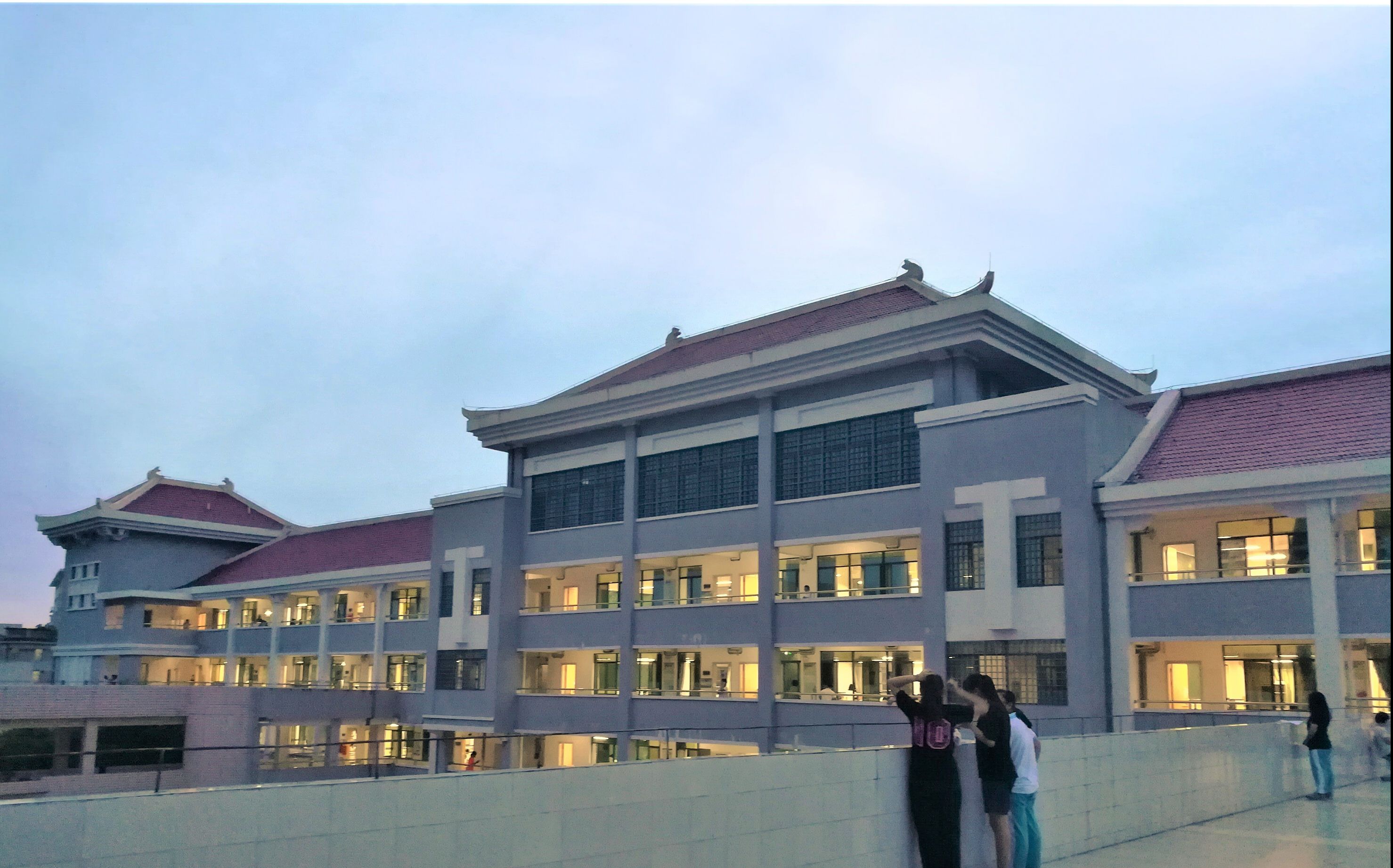 【手绘过程】教你如何不用相机记录下自己的学校!海南中学天台风景...