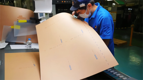 笔记本制作全过程,一般人都没见过真精彩,终于知道怎么生产了