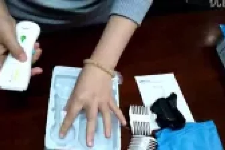 易简理发器刀头安装与拆卸