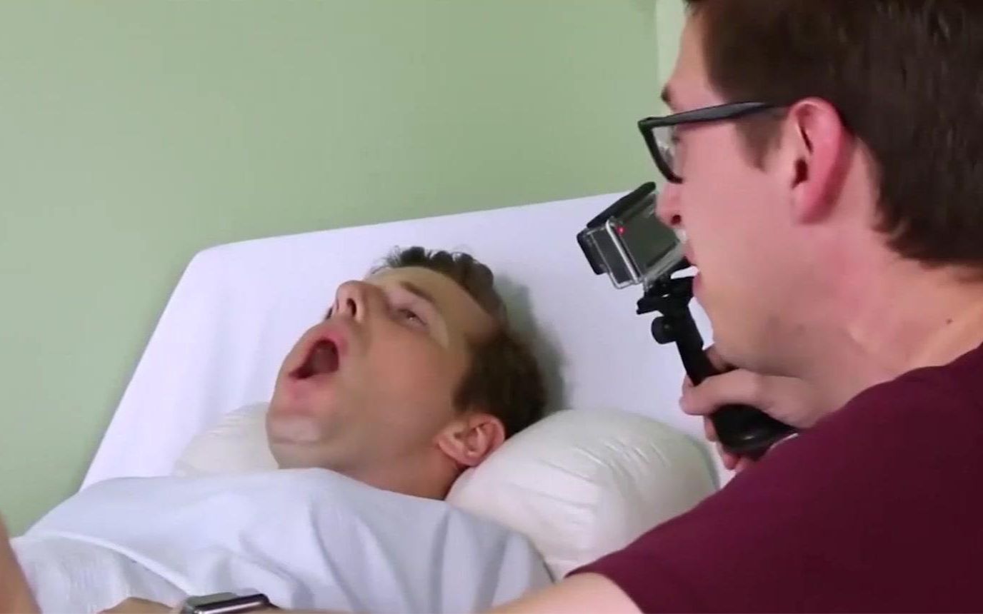 一部生猛的纪录片,壮汉历经14小时分娩疼痛,体验生孩子过程