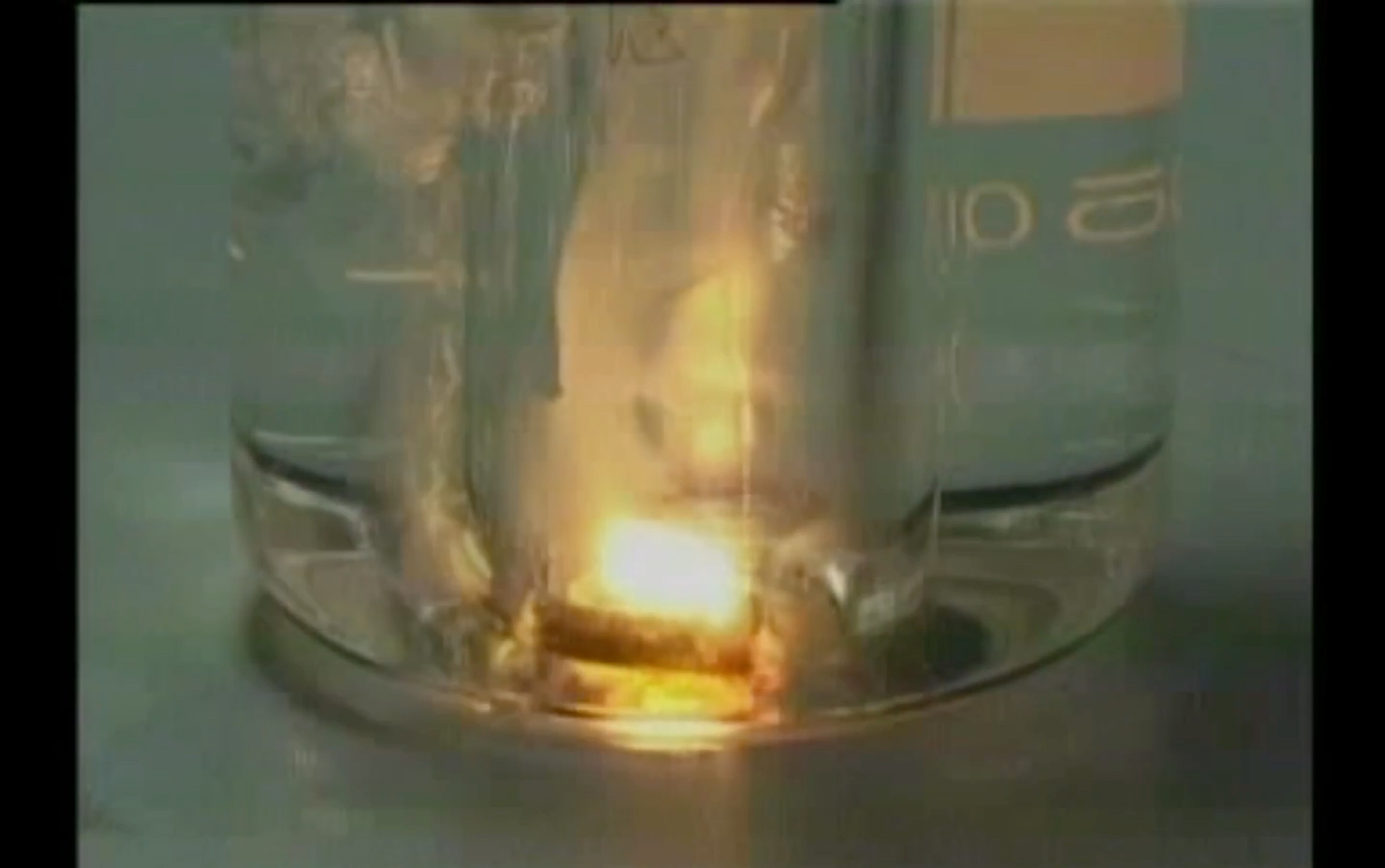 初中化学实验视频 燃烧条件的探究