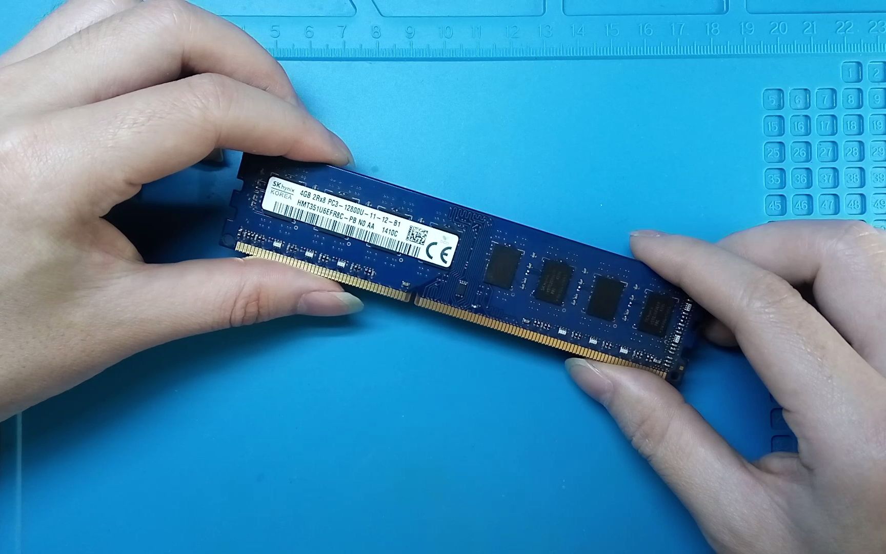 损坏的DDR3 1600内存条,看起来有严重的问题,能否成功修复呢?
