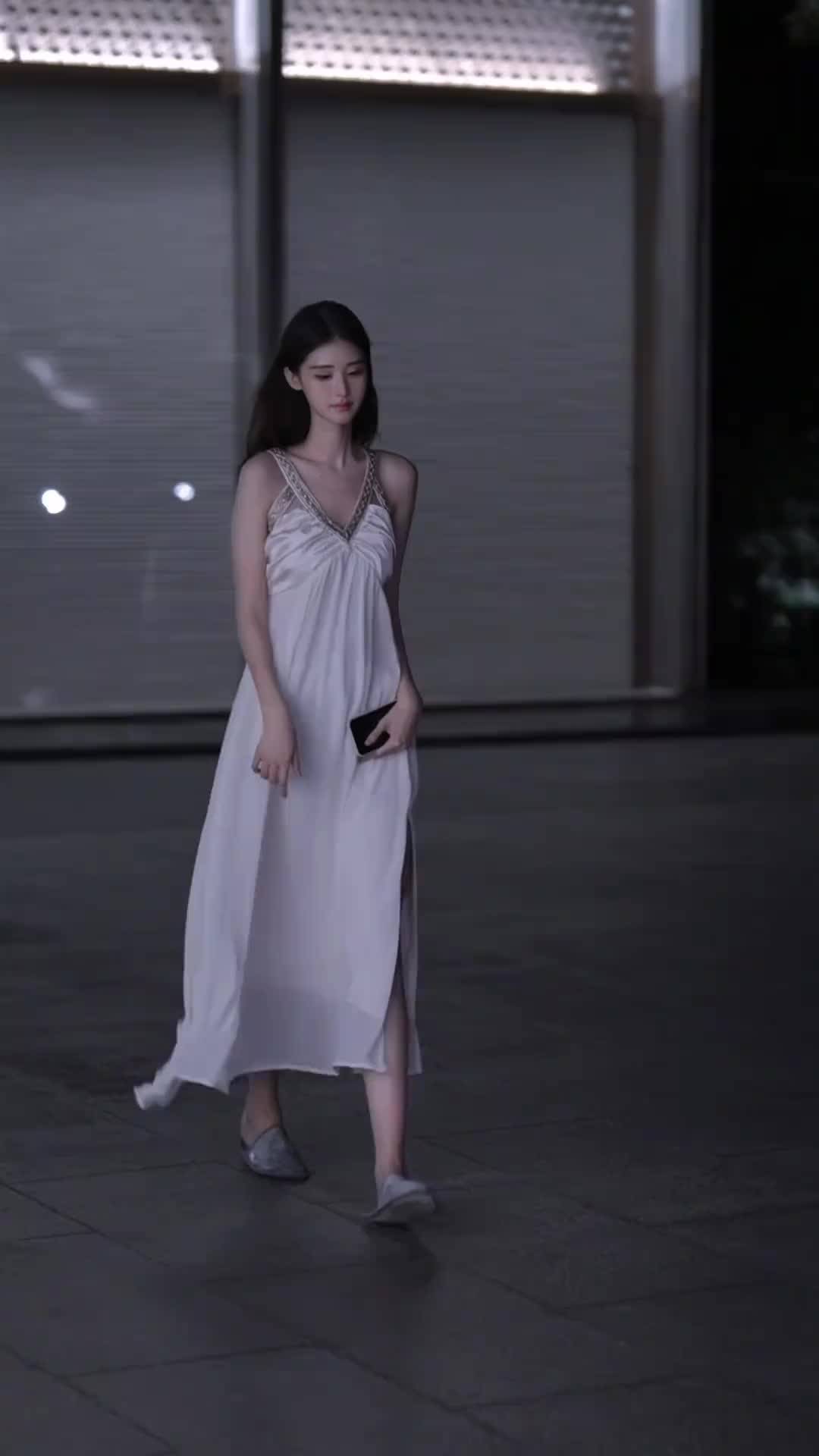 "其实幸福无处不在 只是你想要的太多了"