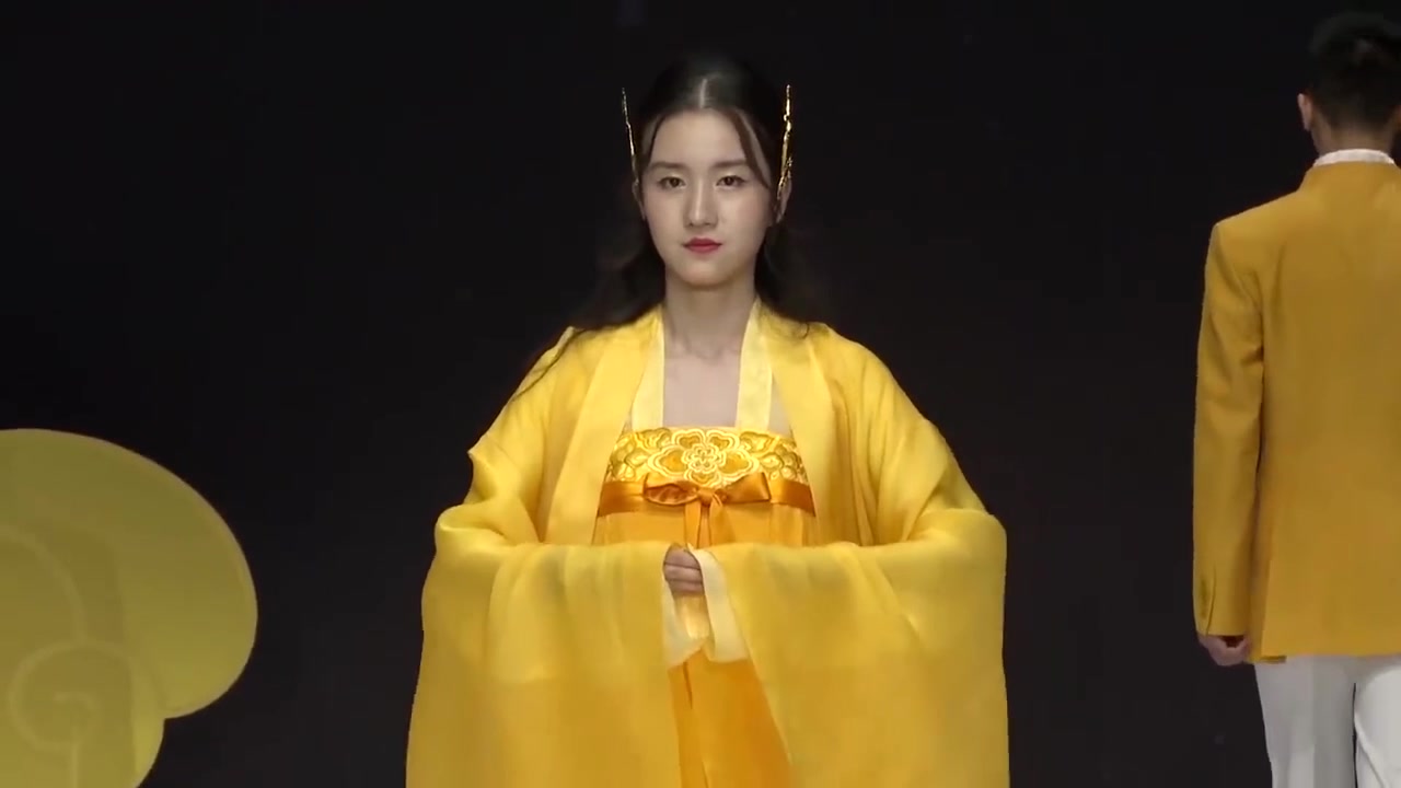 以汉唐气象,重塑当代中国风度 楚和听香2020春夏高级定制系列