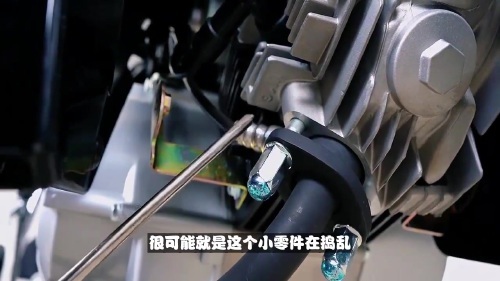 摩托车氧传感器在哪个位置