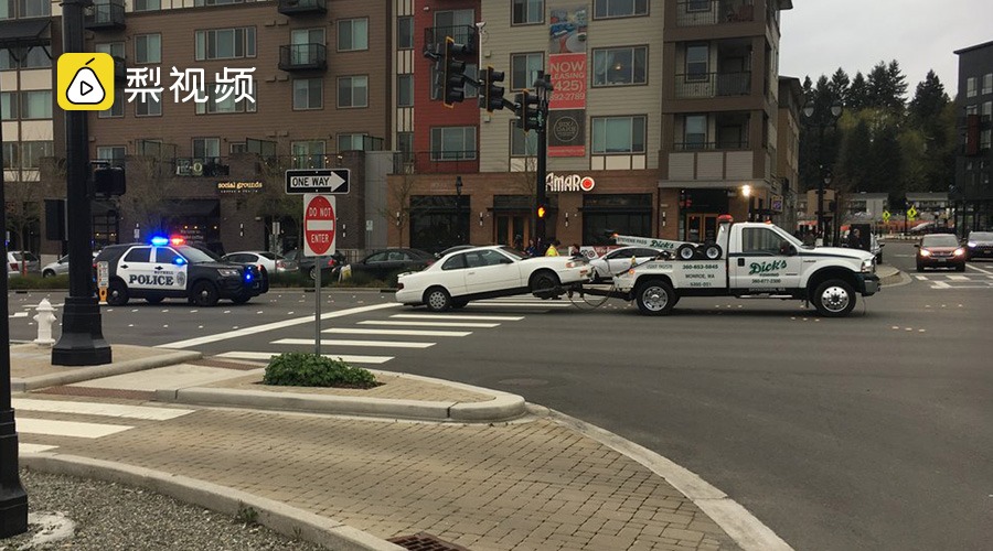 美国一男子开车蓄意冲撞路人,竟是因为不想上班