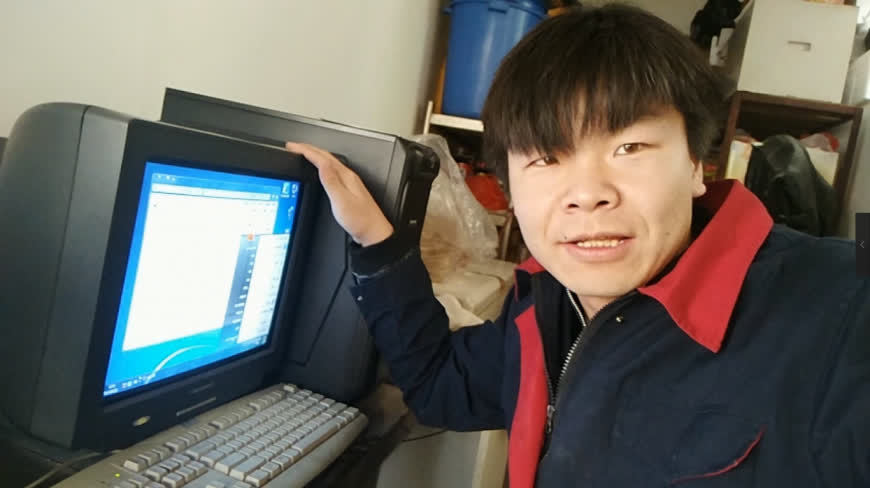 食堂的电脑打开软件里面全是白板,换框架也不行,果断重做系统