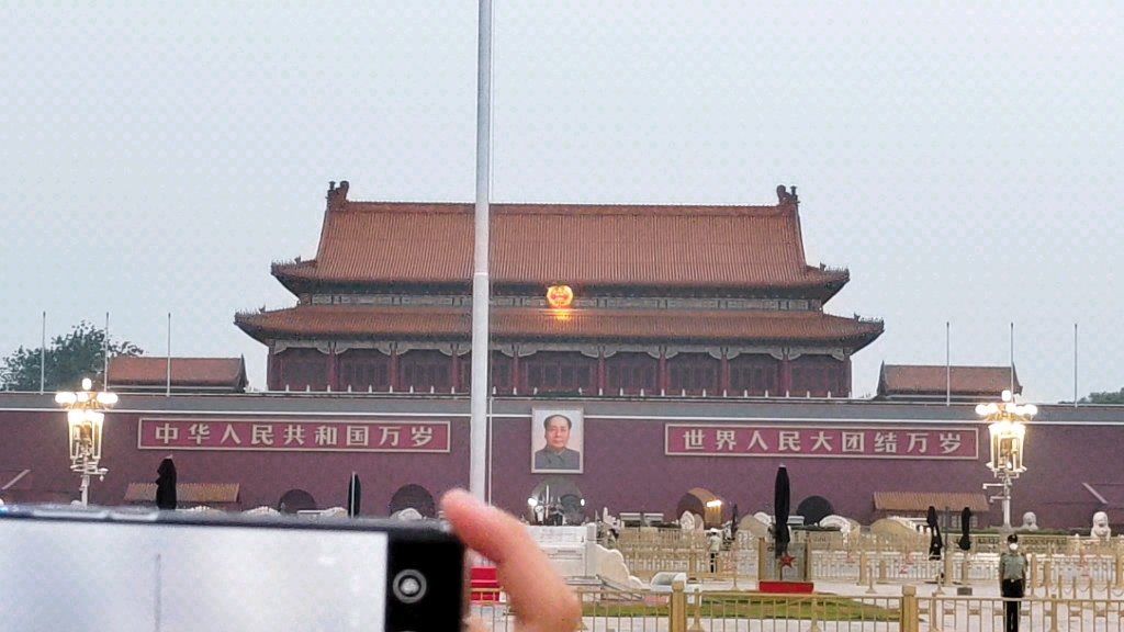 一定要去看北京天安门的升旗仪式啊!