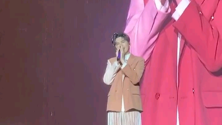 【吴青峰】 刘宇宁演唱会感谢吴青峰第一个回应邀歌