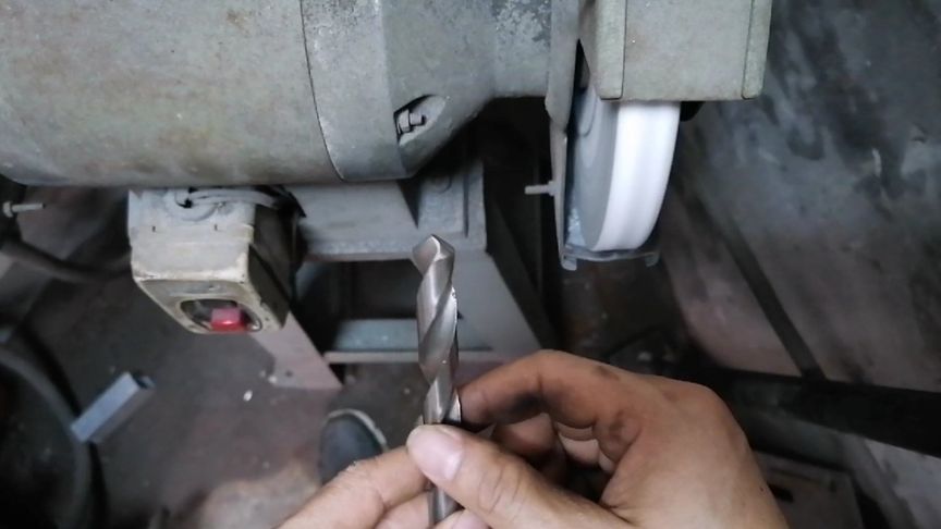 老师傅为你推荐最简单,最实用的麻花钻头研磨方法,值得收藏。