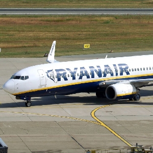 一架瑞安航空的737 