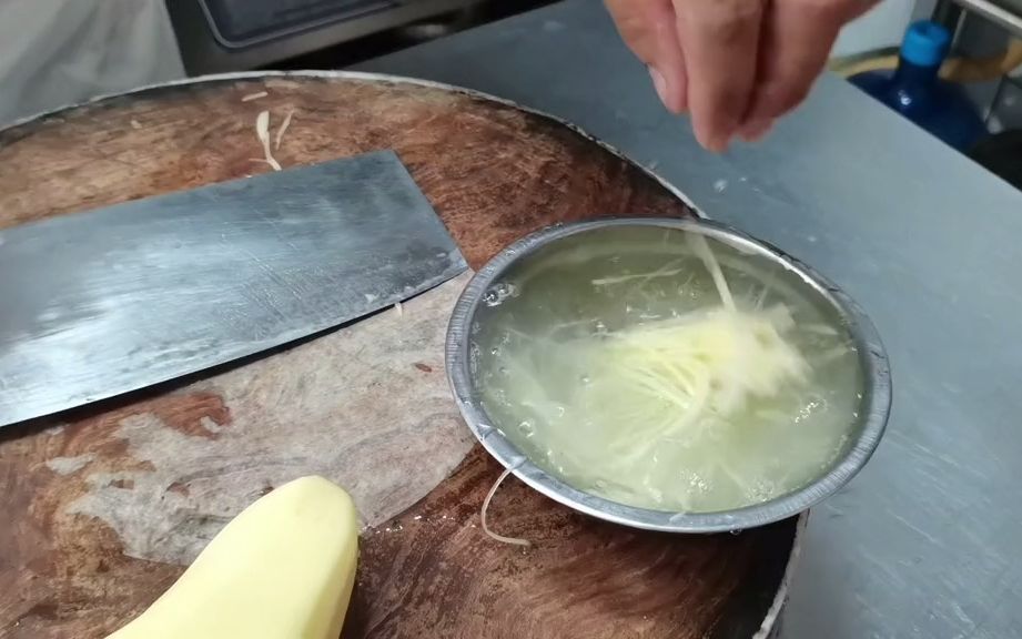 【后厨】酒店月薪1800的学徒嫌弃工资低,要求更换岗位加薪800能给他...