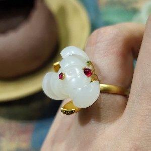 玉隆厚 