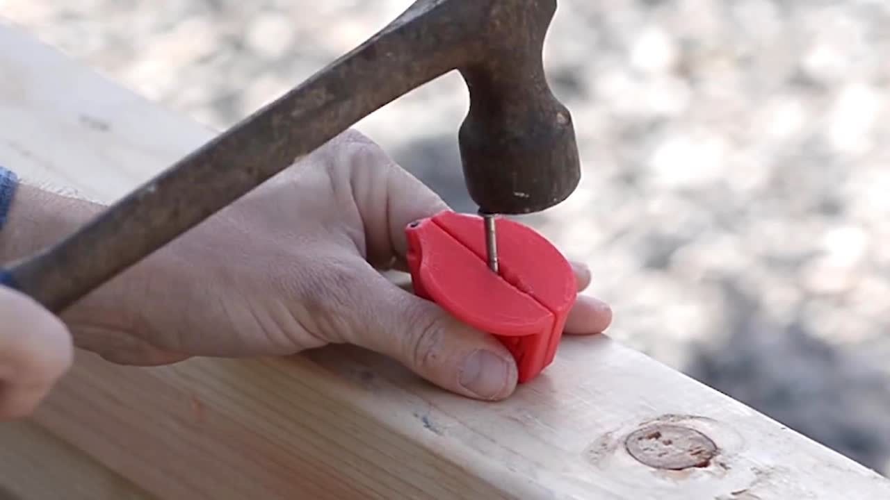 老外发明钉钉神器,不伤手效率高钉不坏,大人小孩都能用