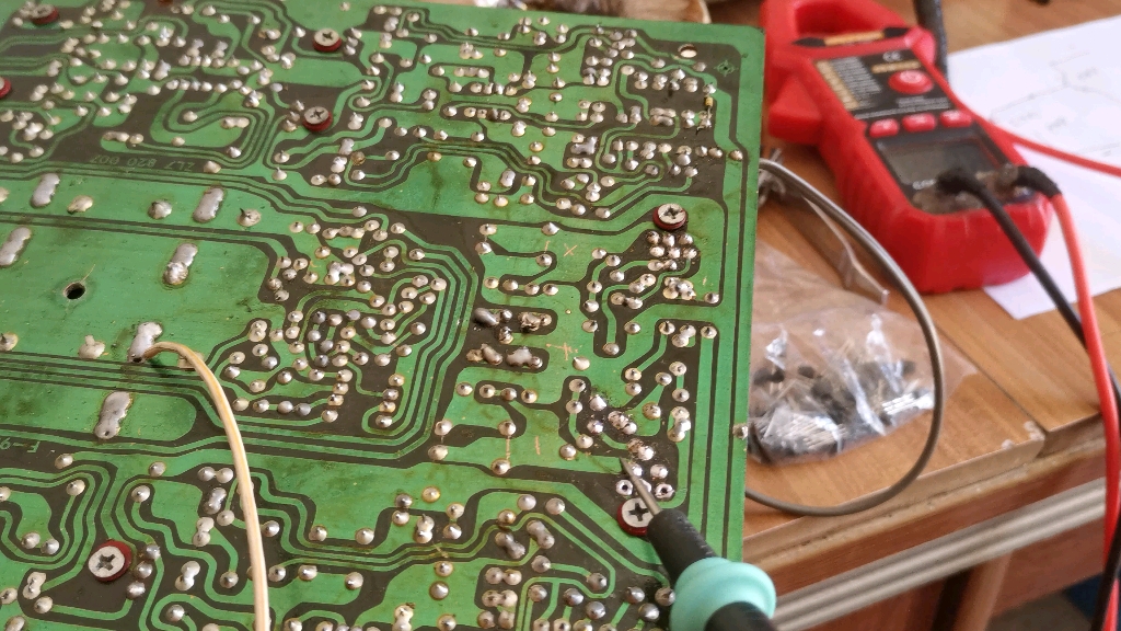 修电路板,不但要会测量元件好坏,还要会看电路图,功放板维修,收徒弟