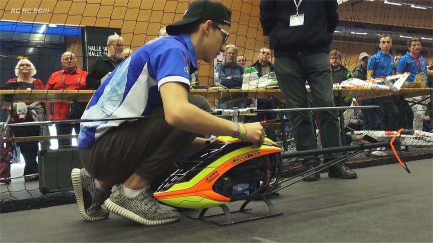 38.令人惊叹的室内飞行3D RC模型直升机