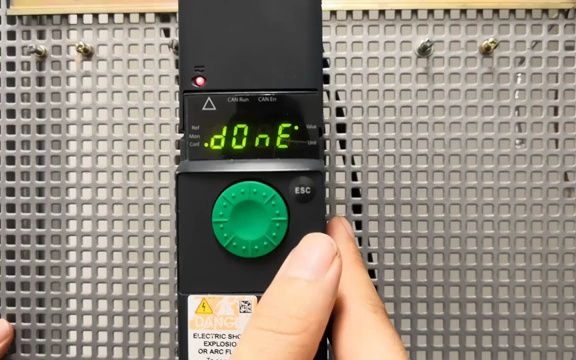 ATV320变频器如何进行电机参数设置和自整定?