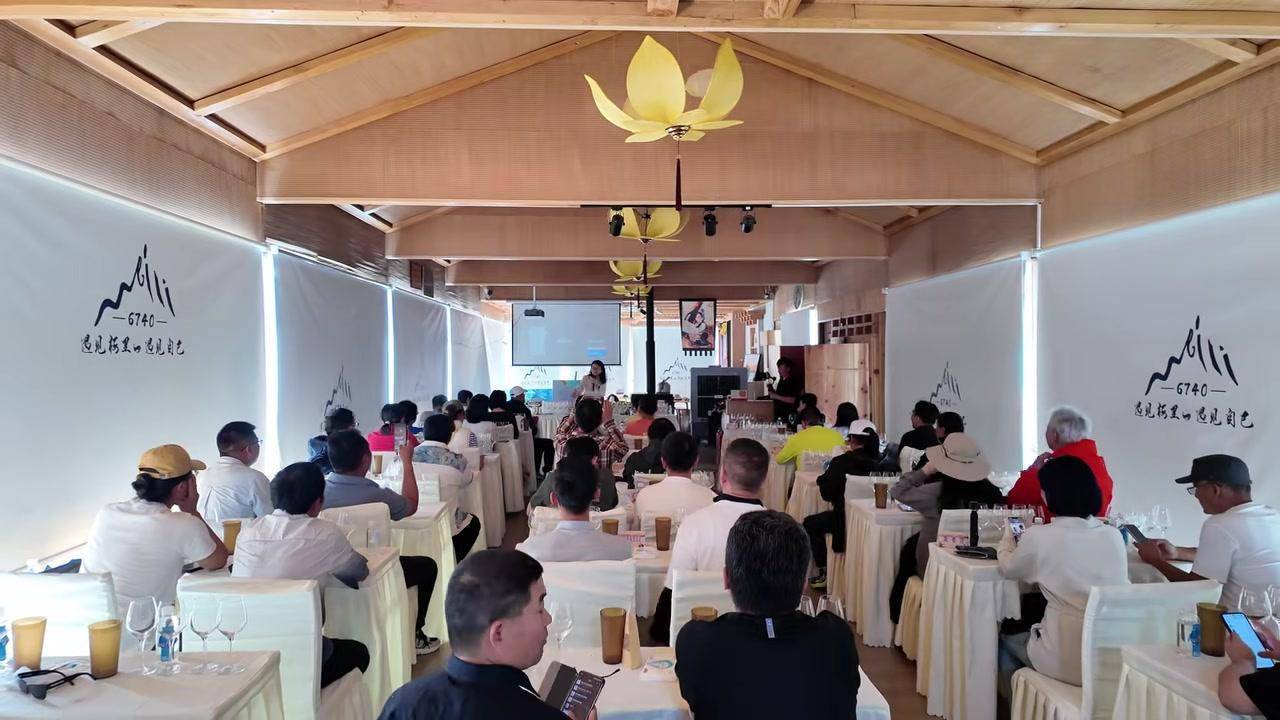 【民族团结进步月系列活动】9月12日,第三届梅里雪山国际葡萄酒推介...