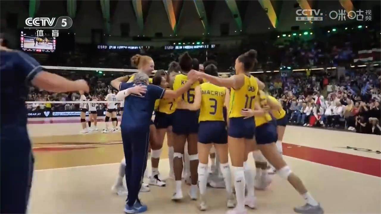 世界女排锦标赛三四名决赛,巴西女排3比2战胜日本女排夺得季军!