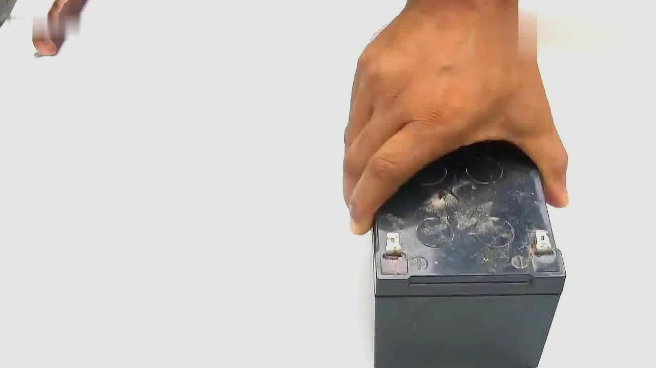 把自行车改装成电动车,没想到这么简单,马力足上路.