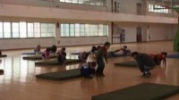 ...上册《劈叉、左右滚动、前后滚动》新课程课堂教学实录(浙江省农村