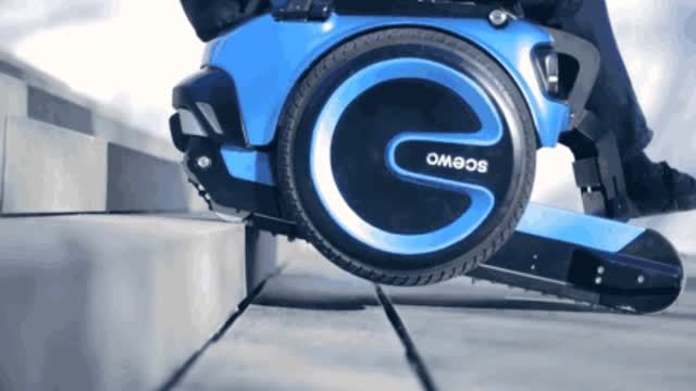 德国学生发明爬楼梯轮椅,上楼梯如履平地,堪称“陆地小坦克”!