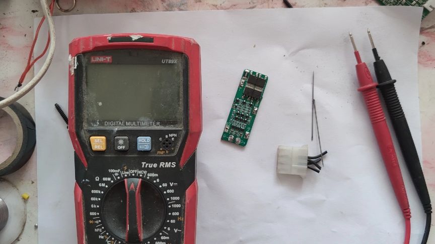 万用表表笔比较粗测量小配件不方便?今天教大家不花钱自己做一个