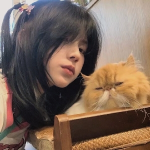 目溜溜 
