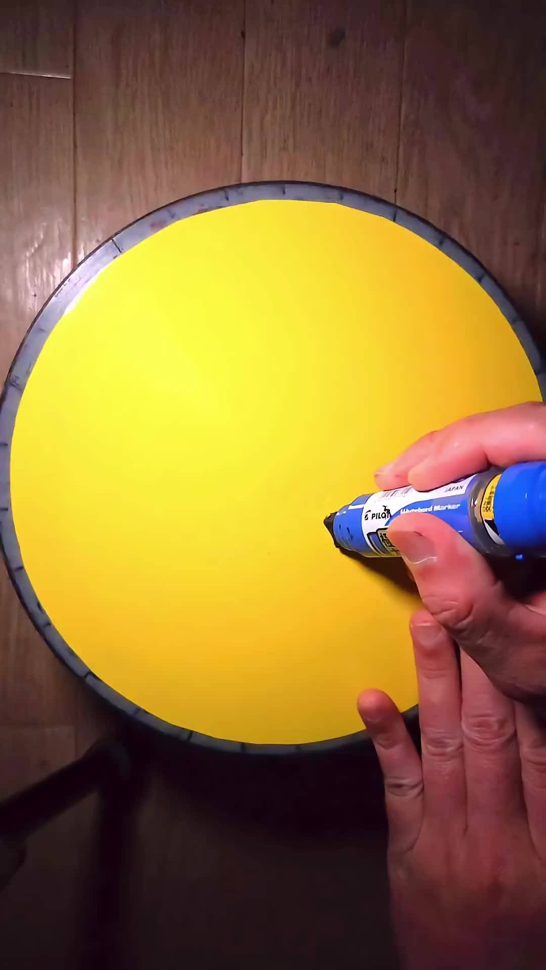 手绘圆形装饰图案