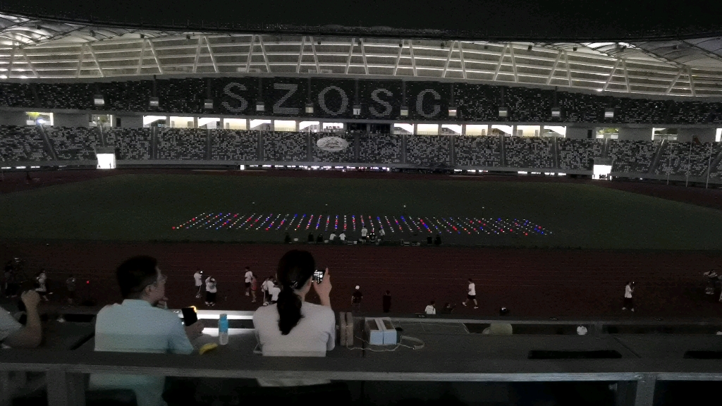 苏州中学校运会闭幕式无人机表演 除了震撼我不知道如何形容