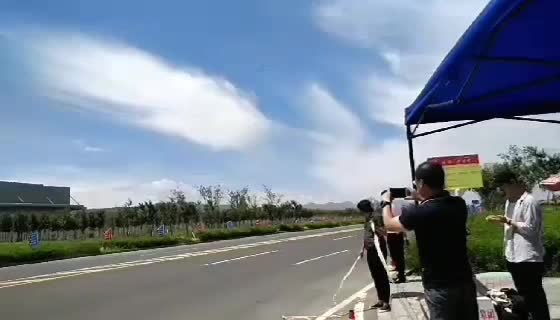 客车安装我们公司的自动紧急制动系统后司机不踩刹车车辆自动刹停