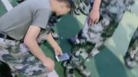 军训期间,学生带手机,教官教你们军训期间手机的正确使用方法。