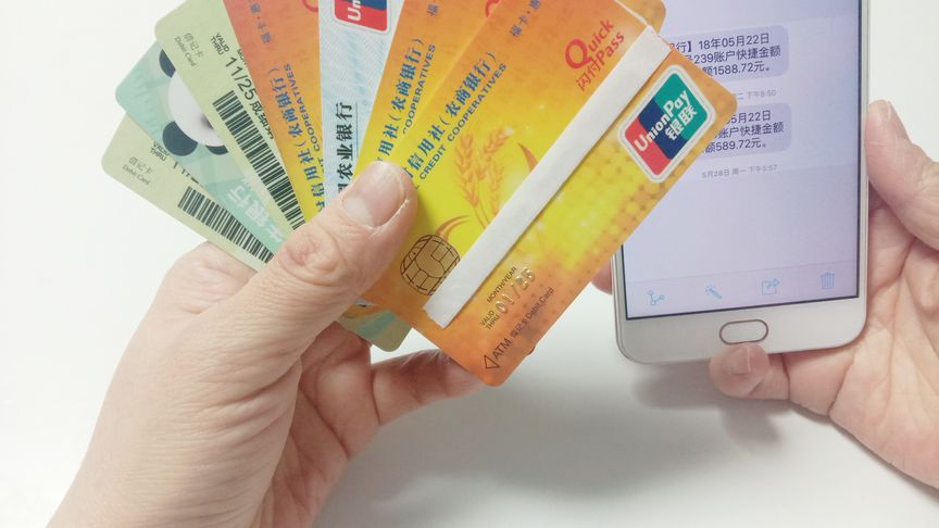 在银行存钱,很行卡短信通知服务要不要开通?很多人不清楚