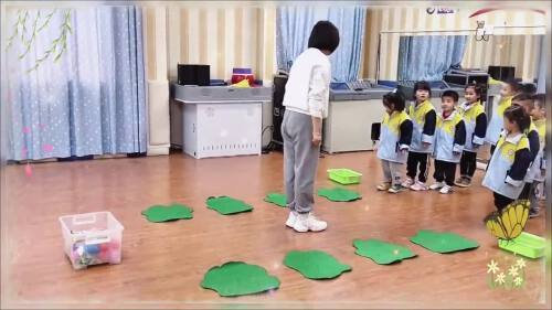 470小班体育《小青蛙捉害虫》视频-课件-教案