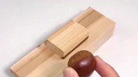 木头制作的板栗开口器,真的很好用!